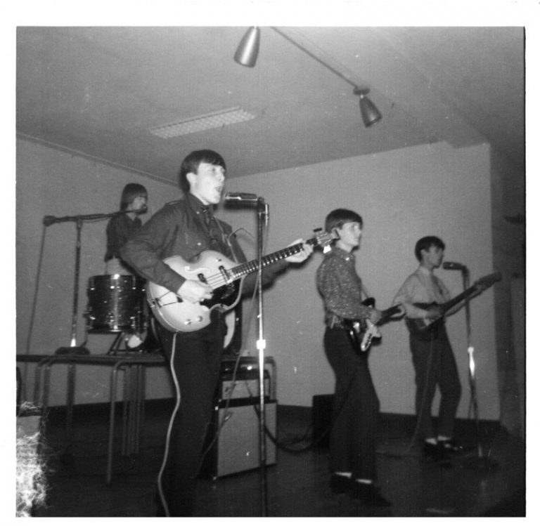 Reign Ghost & Christmas interview with Bob Bryden - It's Psychedelic ...