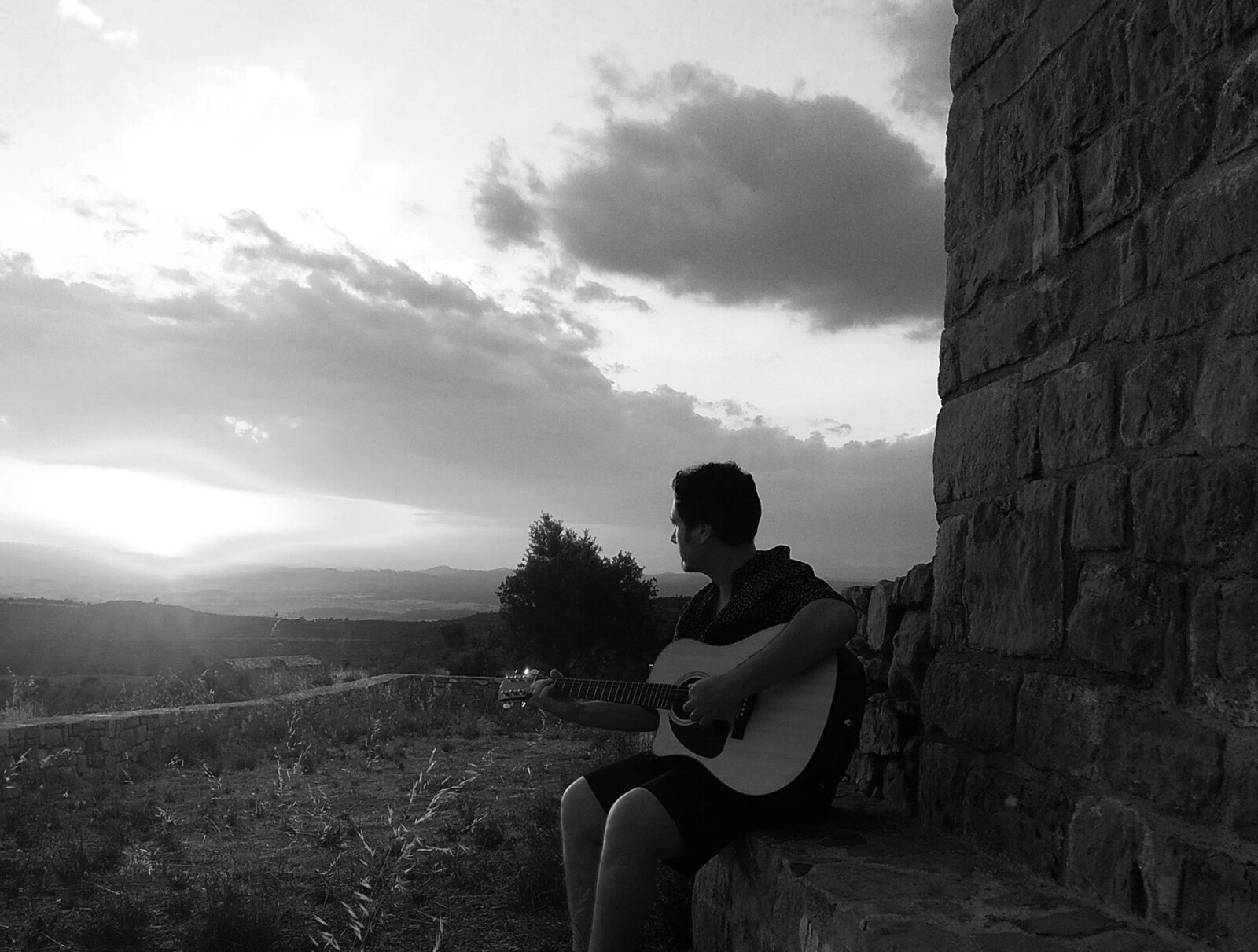 Iyari | Interview | “The Dialogue With Oneself Through The Guitar” - It ...