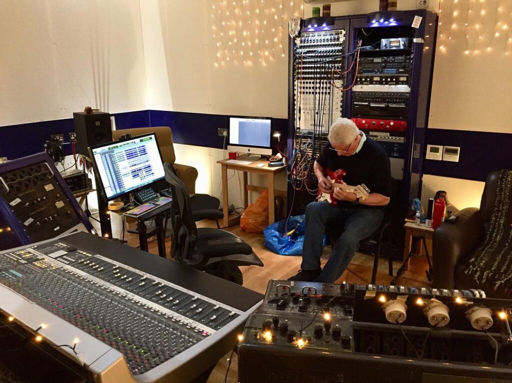 Caravan Releases ‘Who Do You Think We Are?’, 37 Disc Deluxe Box Set And ...