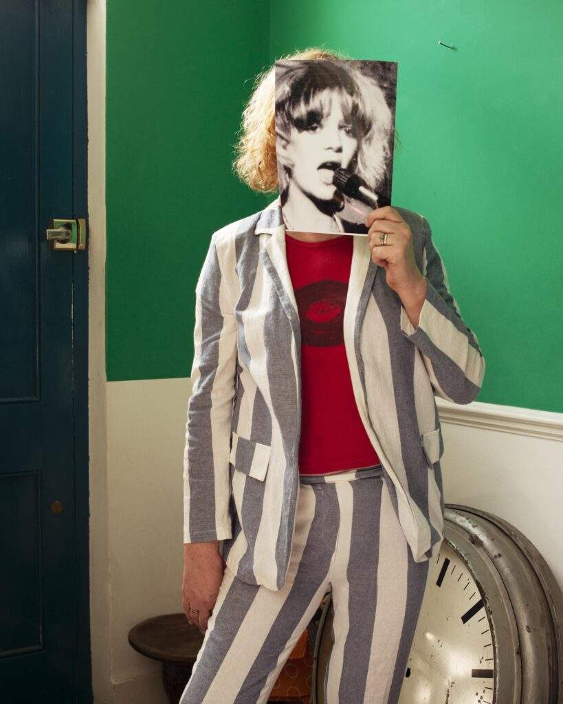 Gina Birch | The Raincoats | New Solo Album, 'I Play My Bass Loud' - It ...