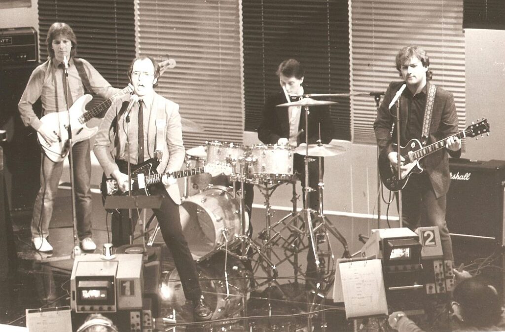 Any Trouble | Clive Gregson | Interview - It's Psychedelic Baby Magazine