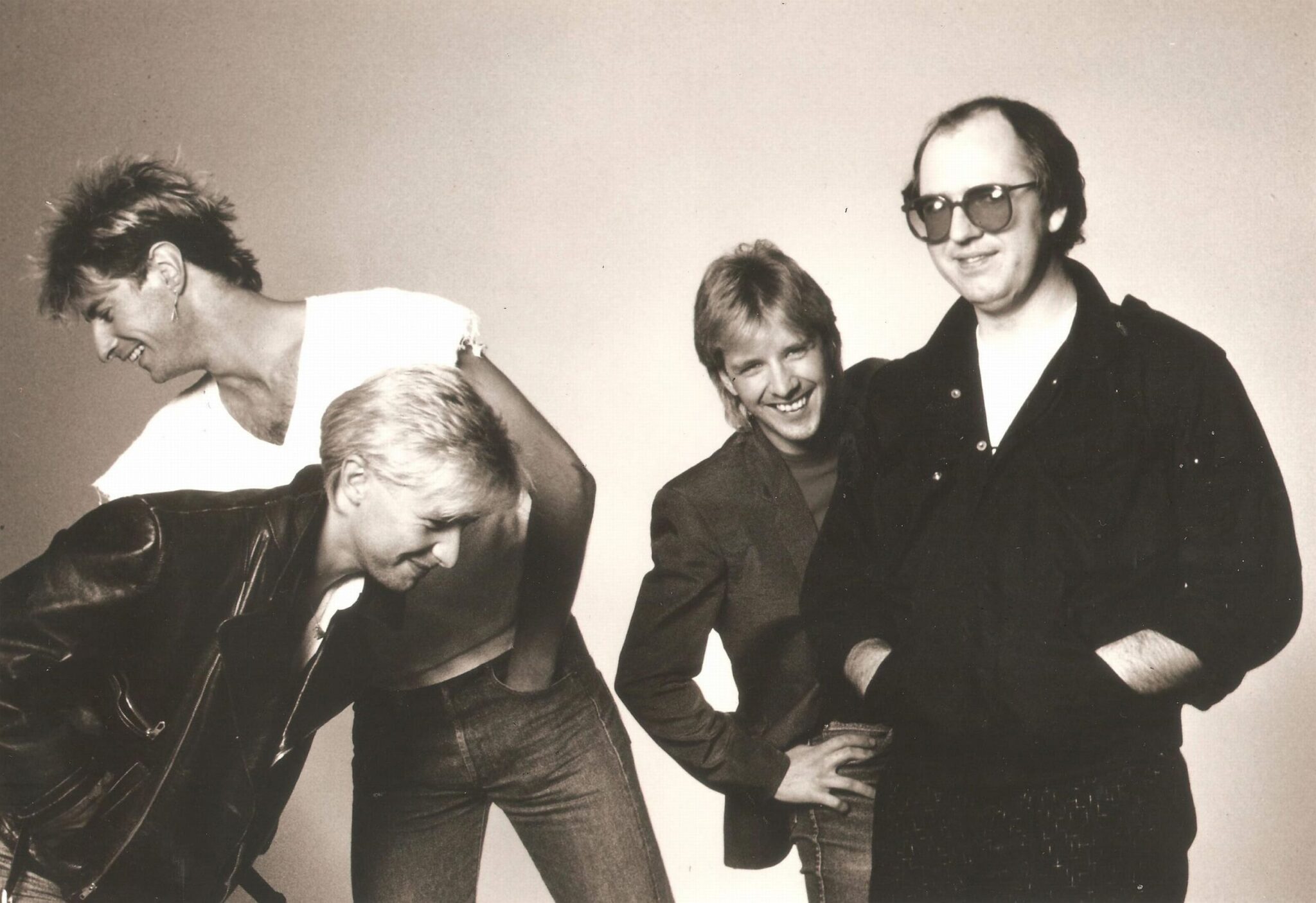 Any Trouble | Clive Gregson | Interview - It's Psychedelic Baby Magazine
