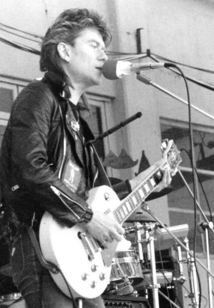 A Wandering Minstrel: Marion's Intimate Memoir of Guitarist Huw Lloyd ...