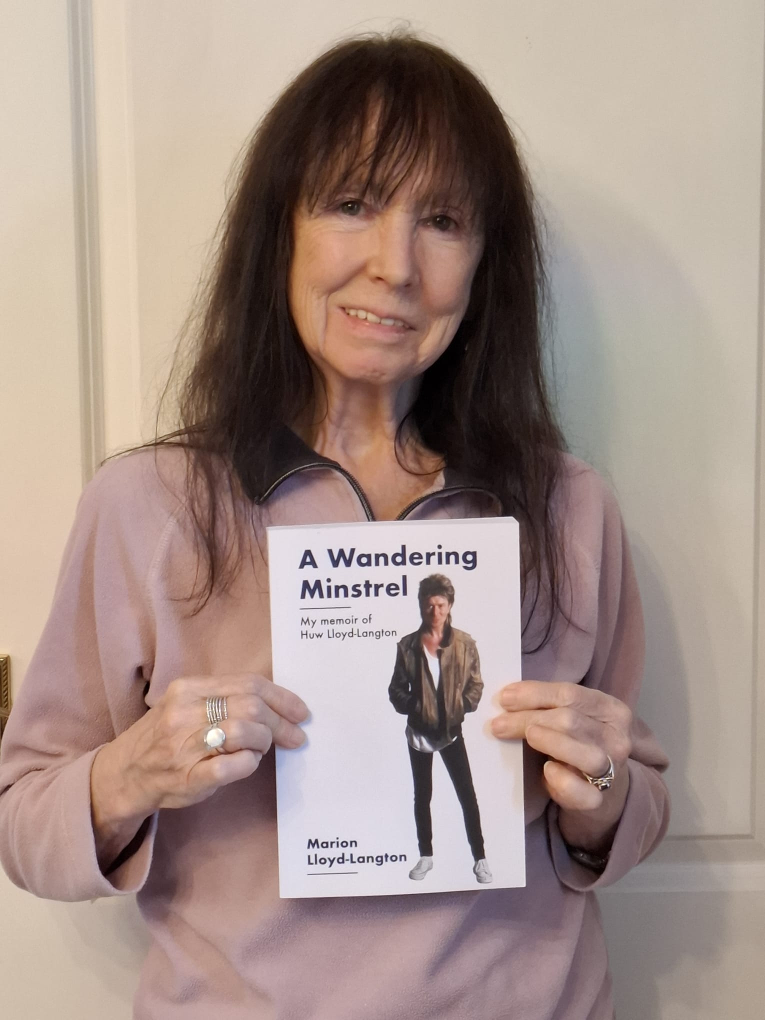 A Wandering Minstrel: Marion's Intimate Memoir of Guitarist Huw Lloyd ...